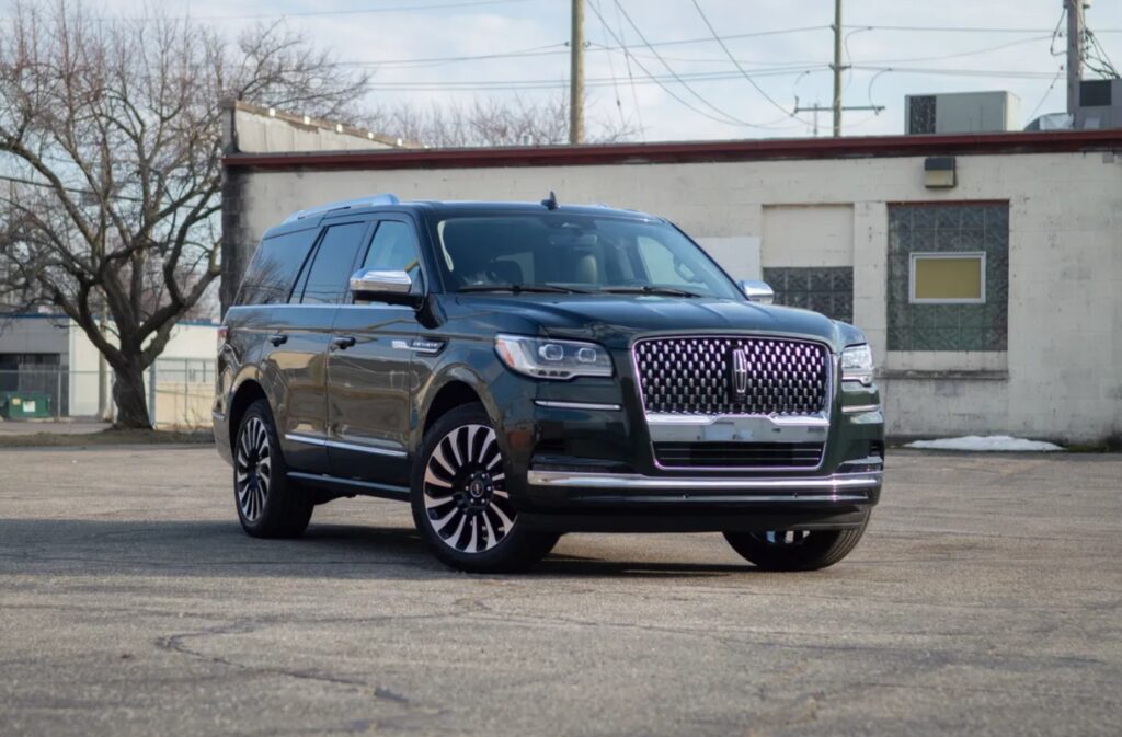 2023 Lincoln Navigator Images - One Of The More Interesting Luxury SUVs ...