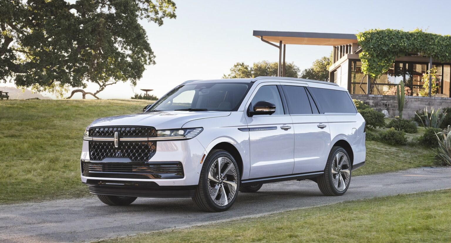 2026 Lincoln Navigator Specs, Price, Review - Inside The Hood
