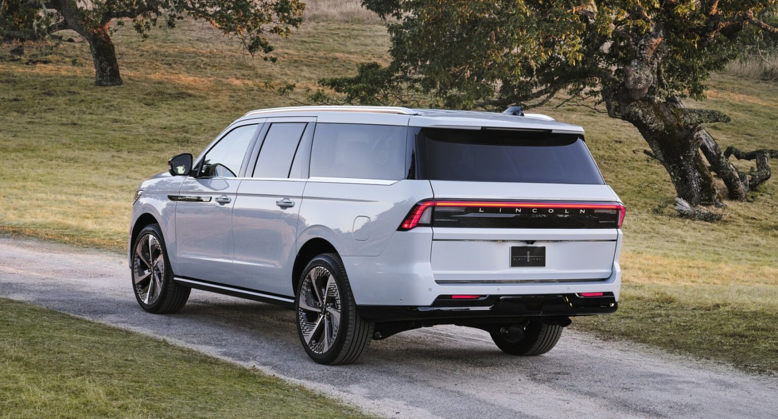 2026 Lincoln Navigator Specs, Price, Review - Inside The Hood