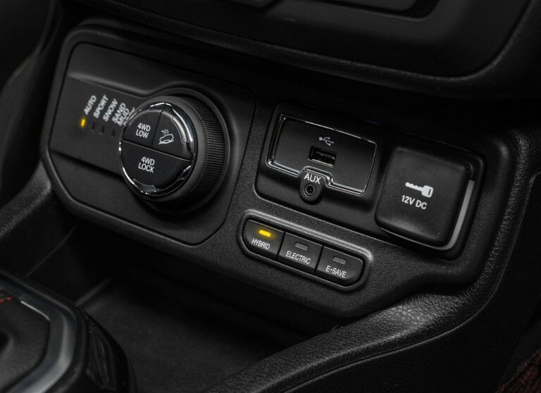 2026 Jeep Renegade Phev Specs Price Dimensions Inside The Hood